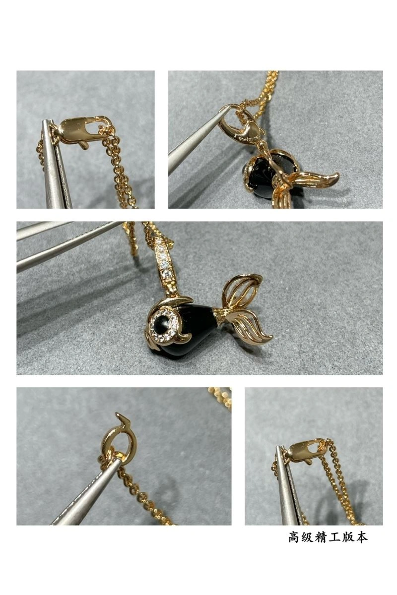 Top mirror Qeelin Necklaces