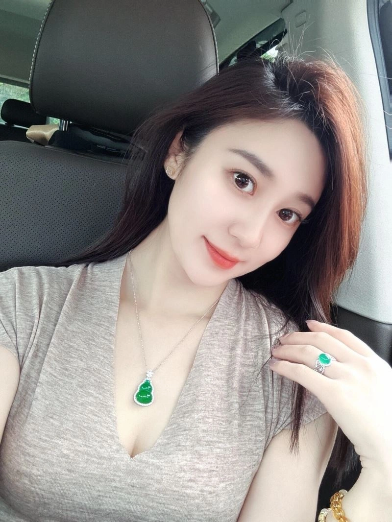 Low-cost Qeelin Necklaces