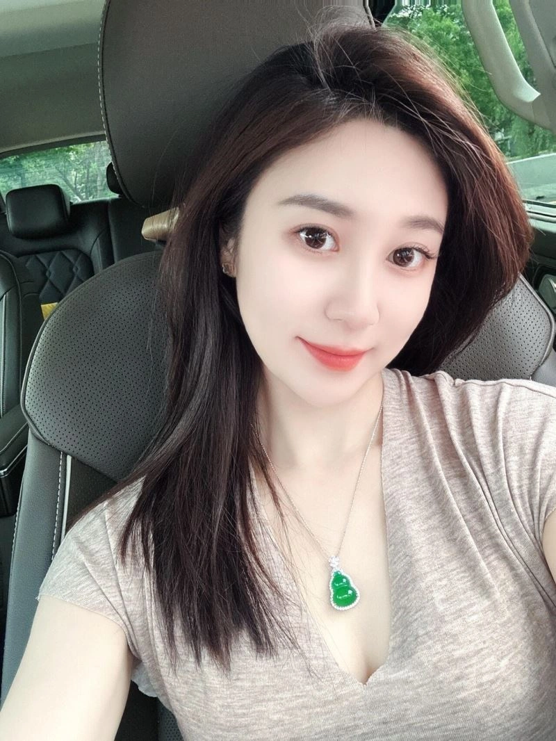 Low-cost Qeelin Necklaces