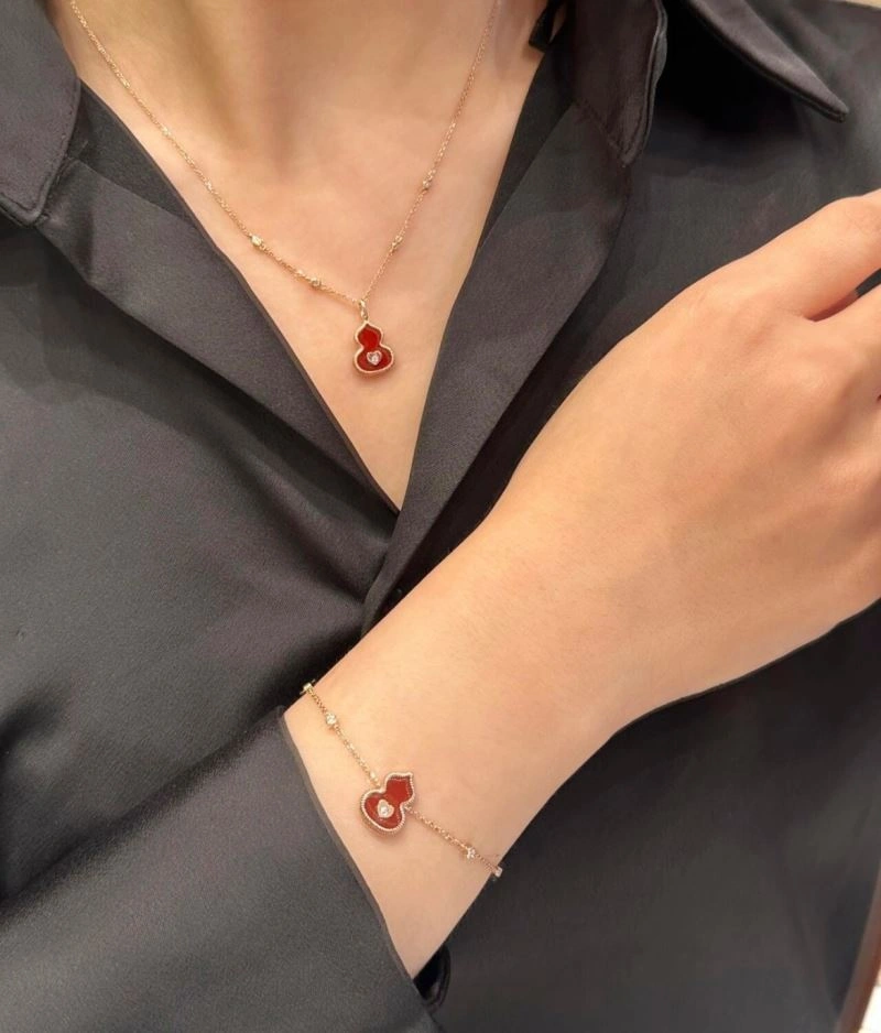 Mirror quality Qeelin Necklaces