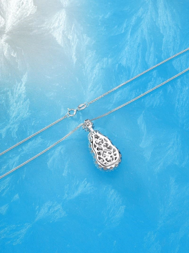 Accurate model Qeelin Necklaces