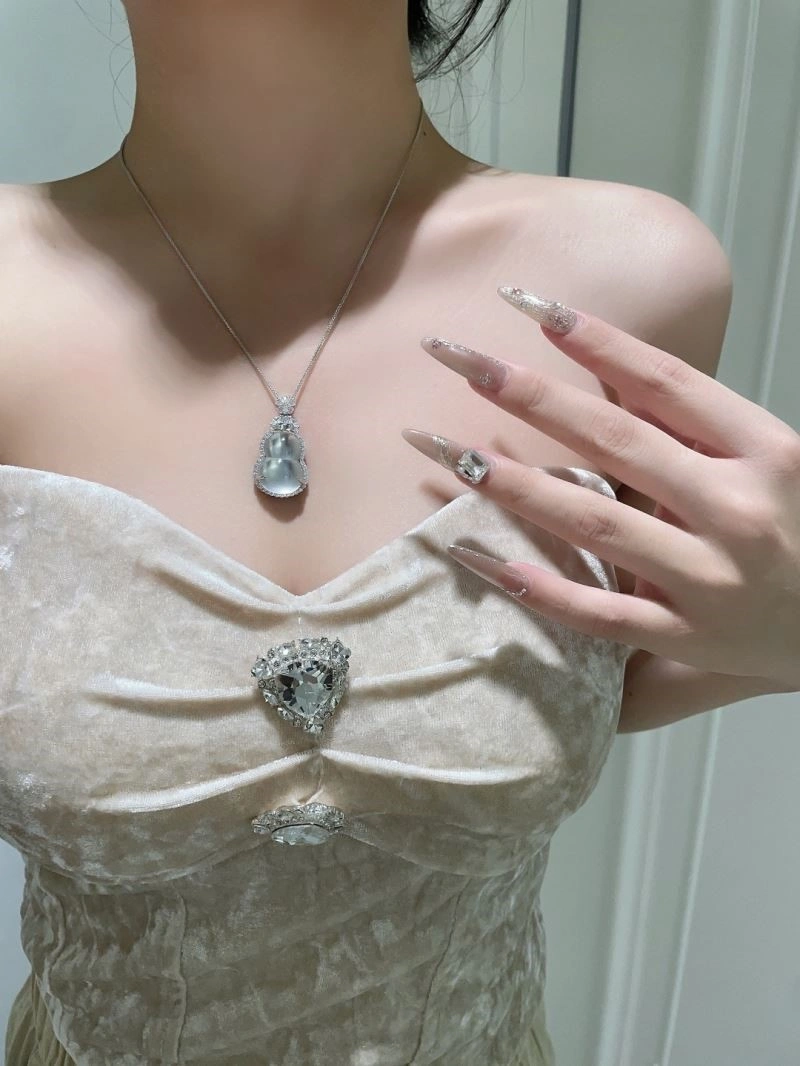 Accurate model Qeelin Necklaces