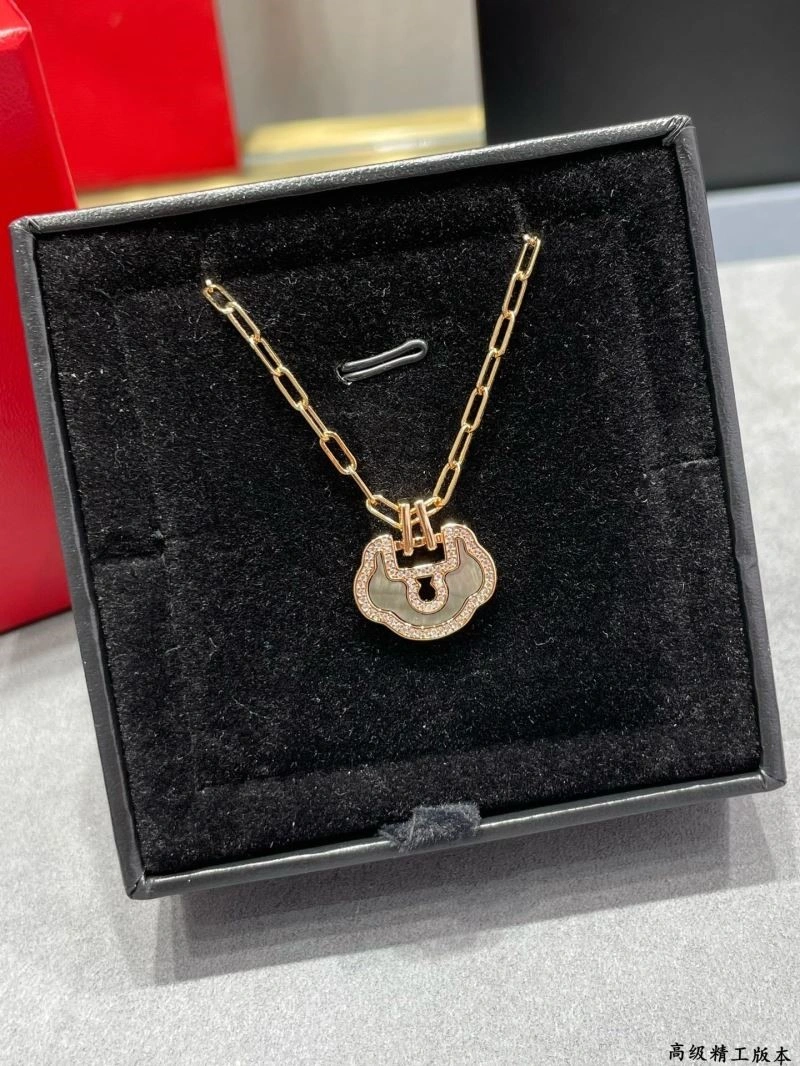 Top mirror Qeelin Necklaces