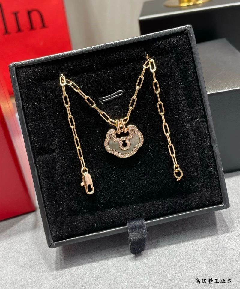 Top mirror Qeelin Necklaces