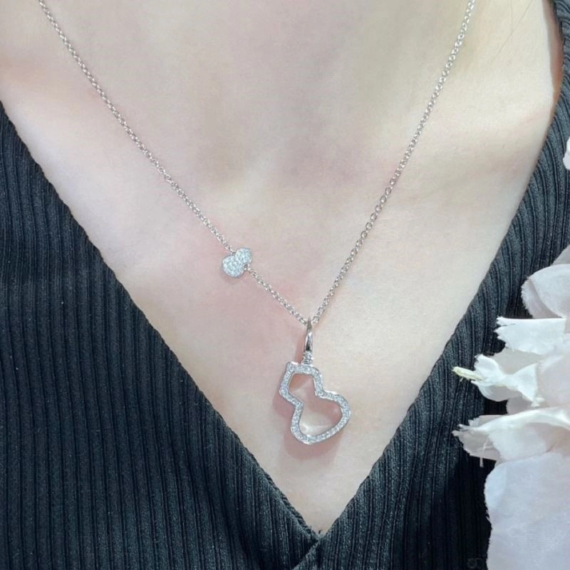 Indistinguishable Qeelin Necklaces