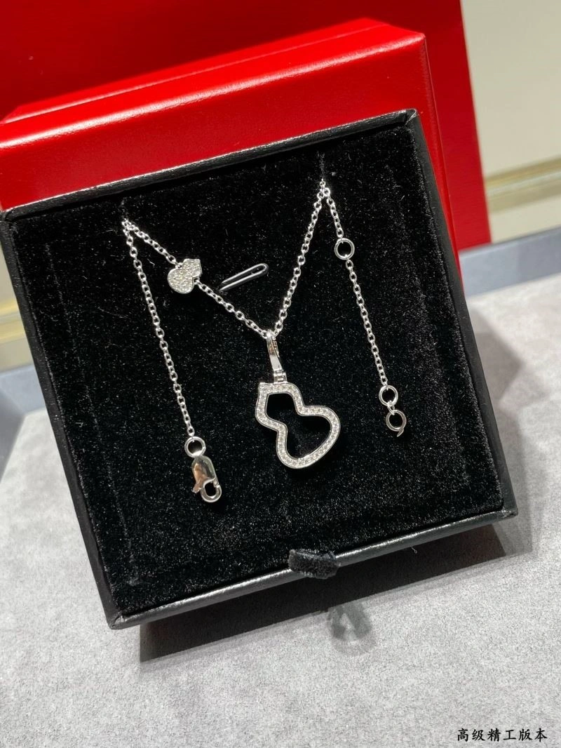 Indistinguishable Qeelin Necklaces