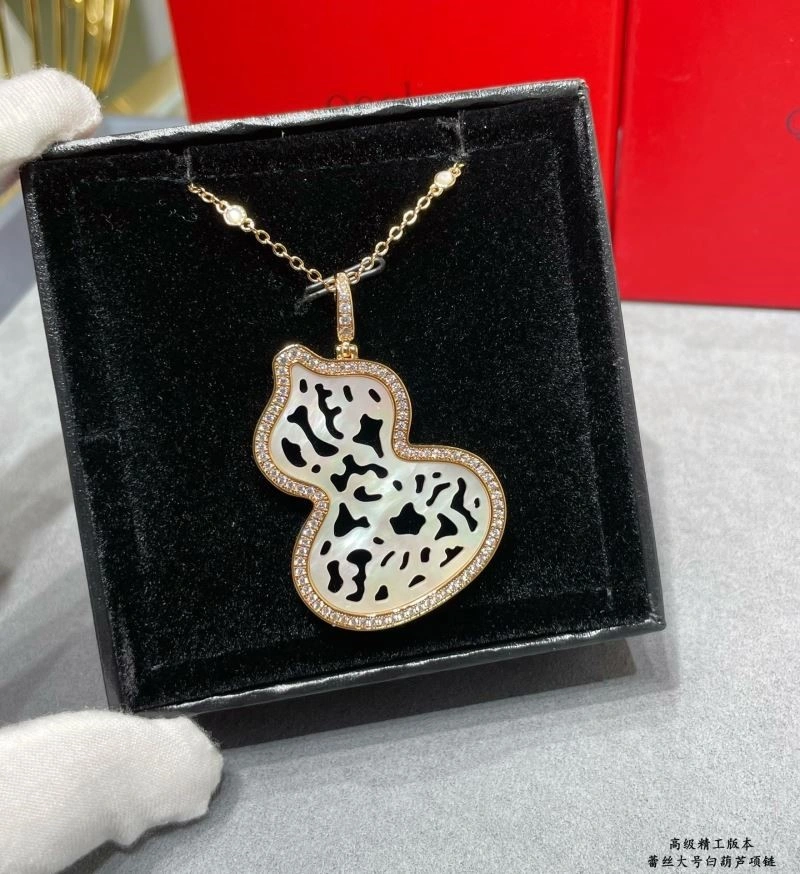 Accurate model Qeelin Necklaces