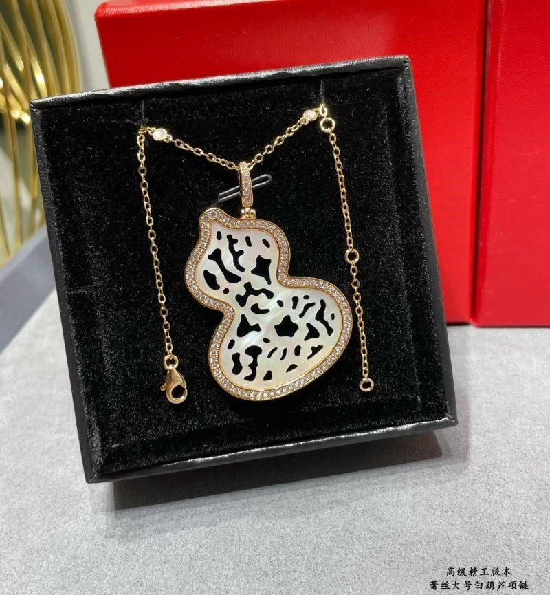 Accurate model Qeelin Necklaces