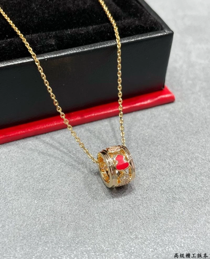 Top mirror Qeelin Necklaces