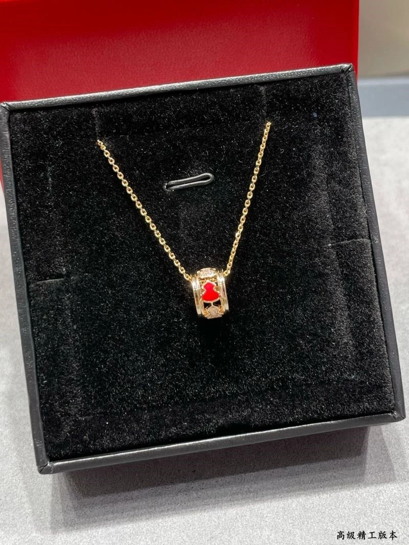 Top mirror Qeelin Necklaces