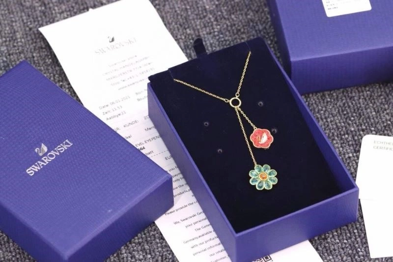 Low-cost Qeelin Necklaces