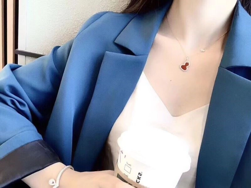 Indistinguishable Qeelin Necklaces