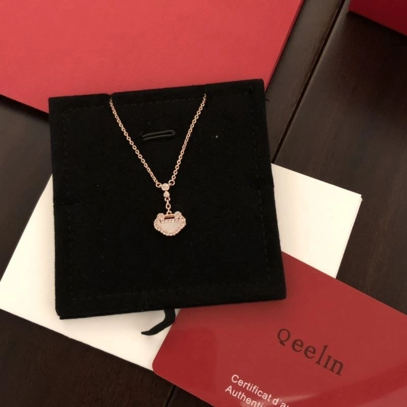 Low-cost Qeelin Necklaces
