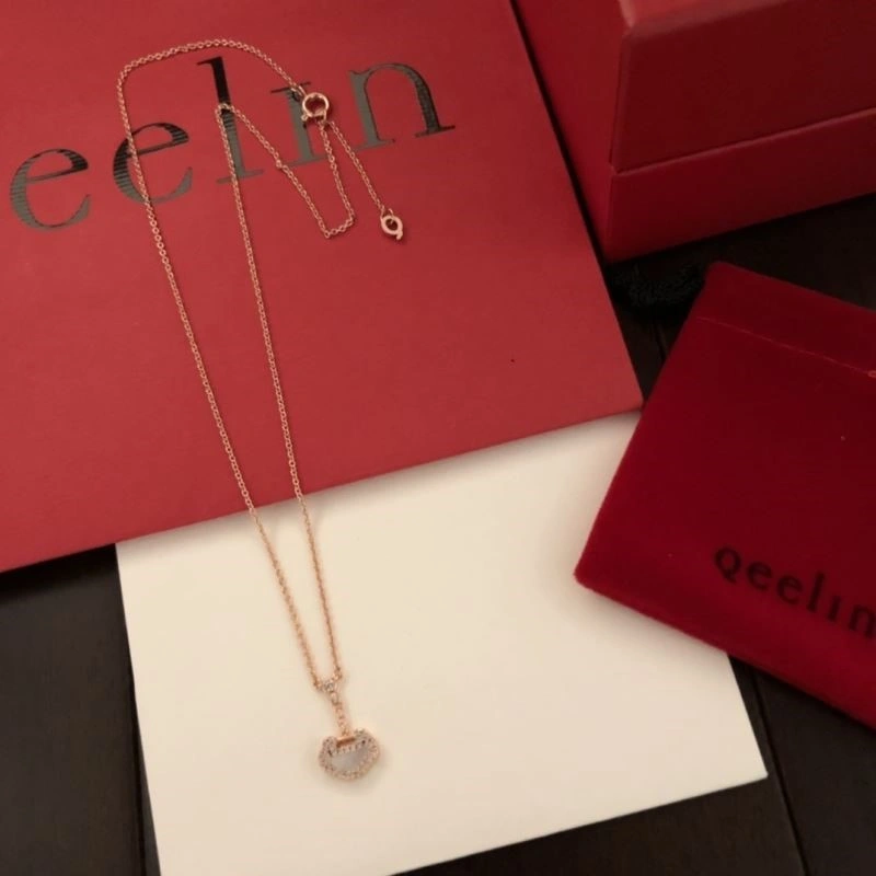 Low-cost Qeelin Necklaces