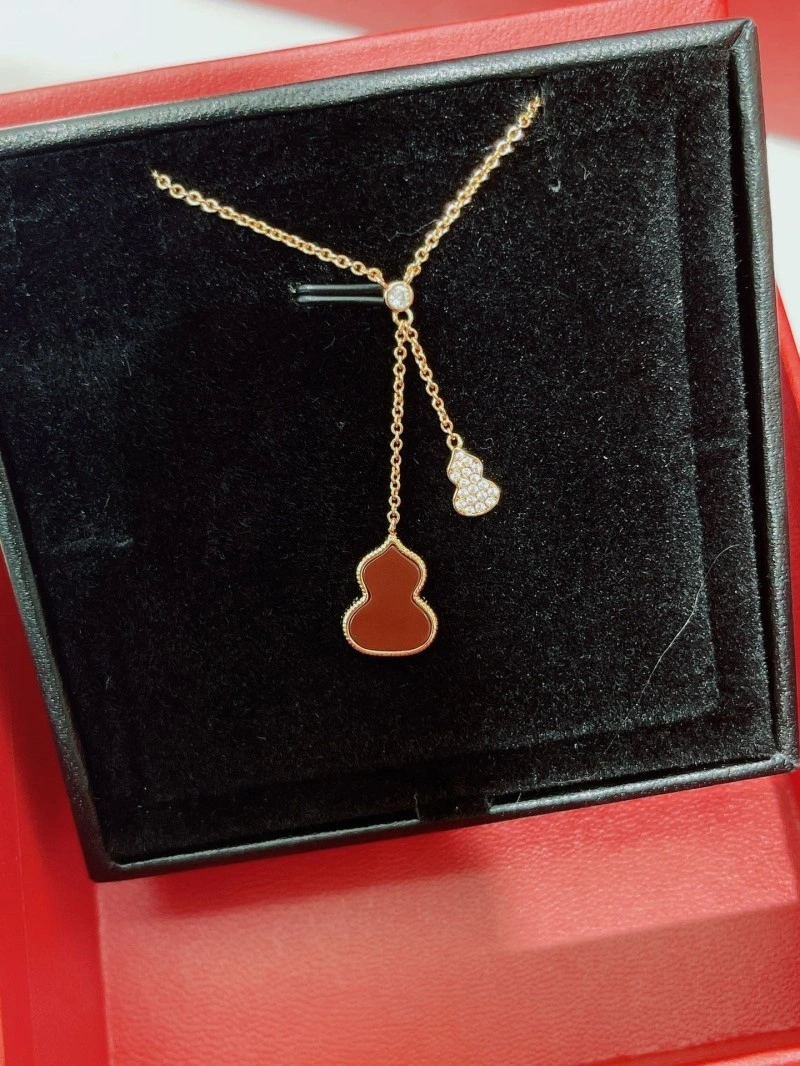 Discounted Qeelin Necklaces