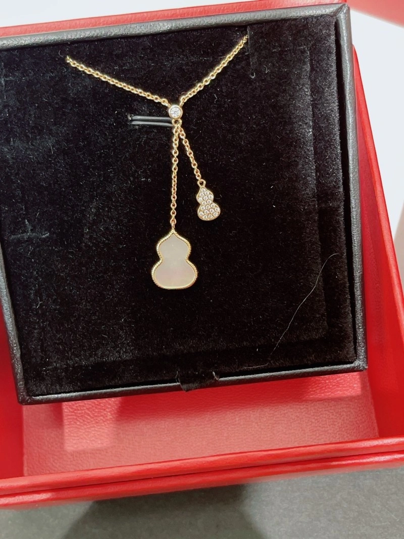 Discounted Qeelin Necklaces
