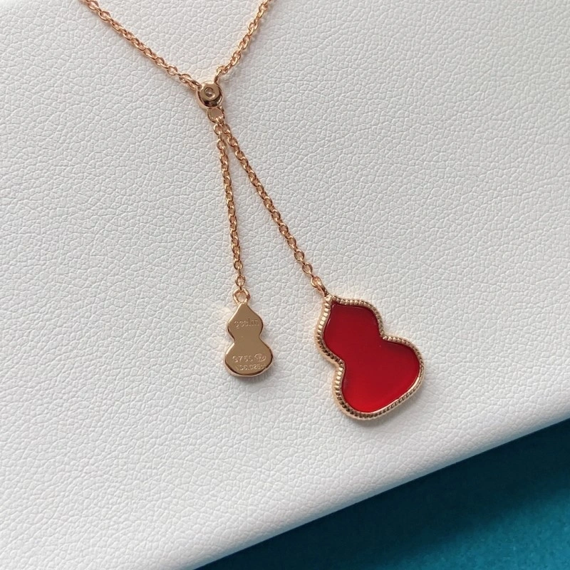 Discounted Qeelin Necklaces