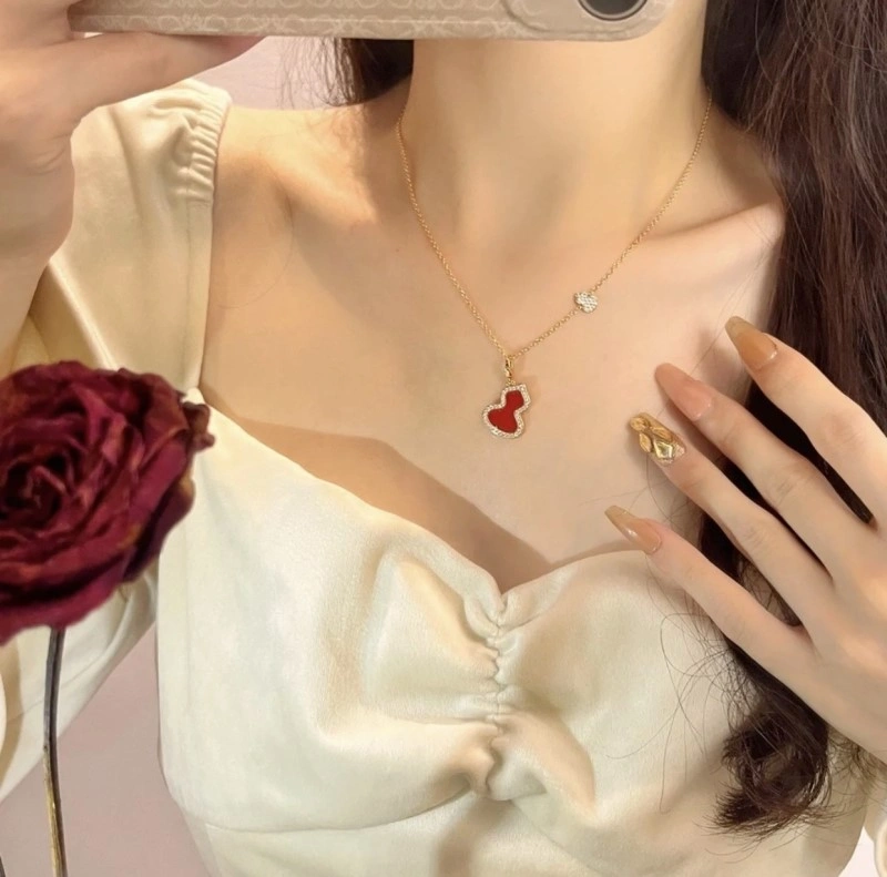 Discounted Qeelin Necklaces