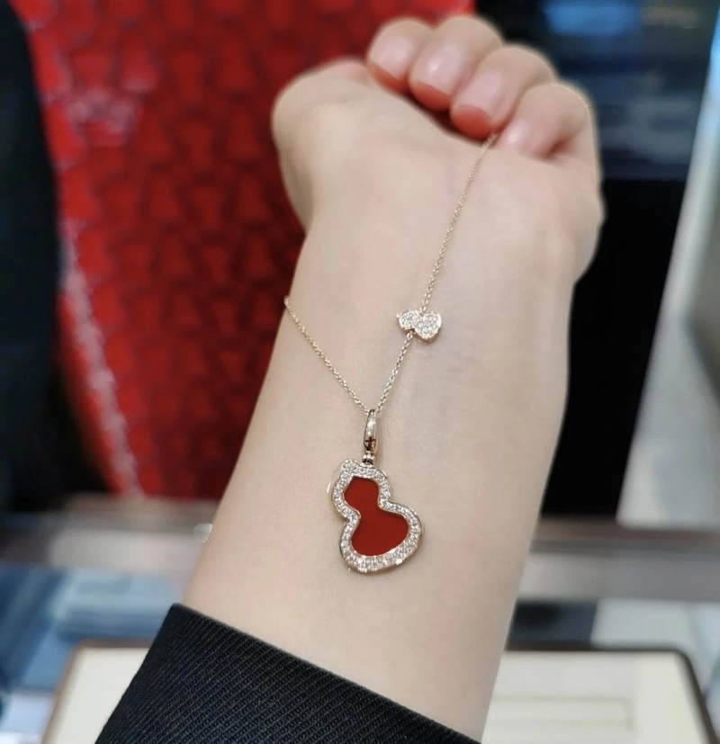 Discounted Qeelin Necklaces