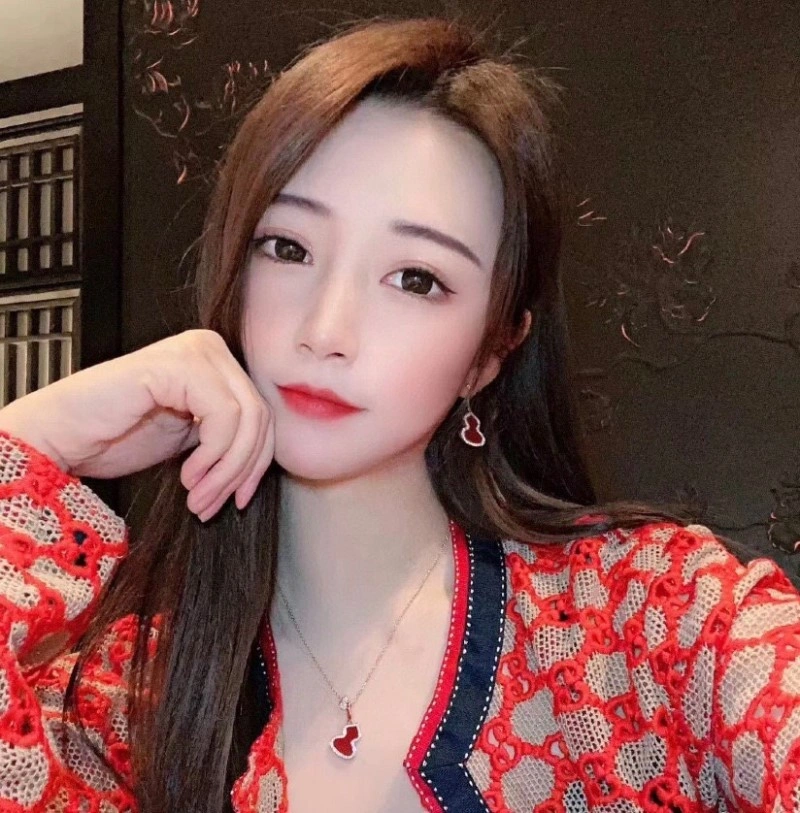 Discounted Qeelin Necklaces