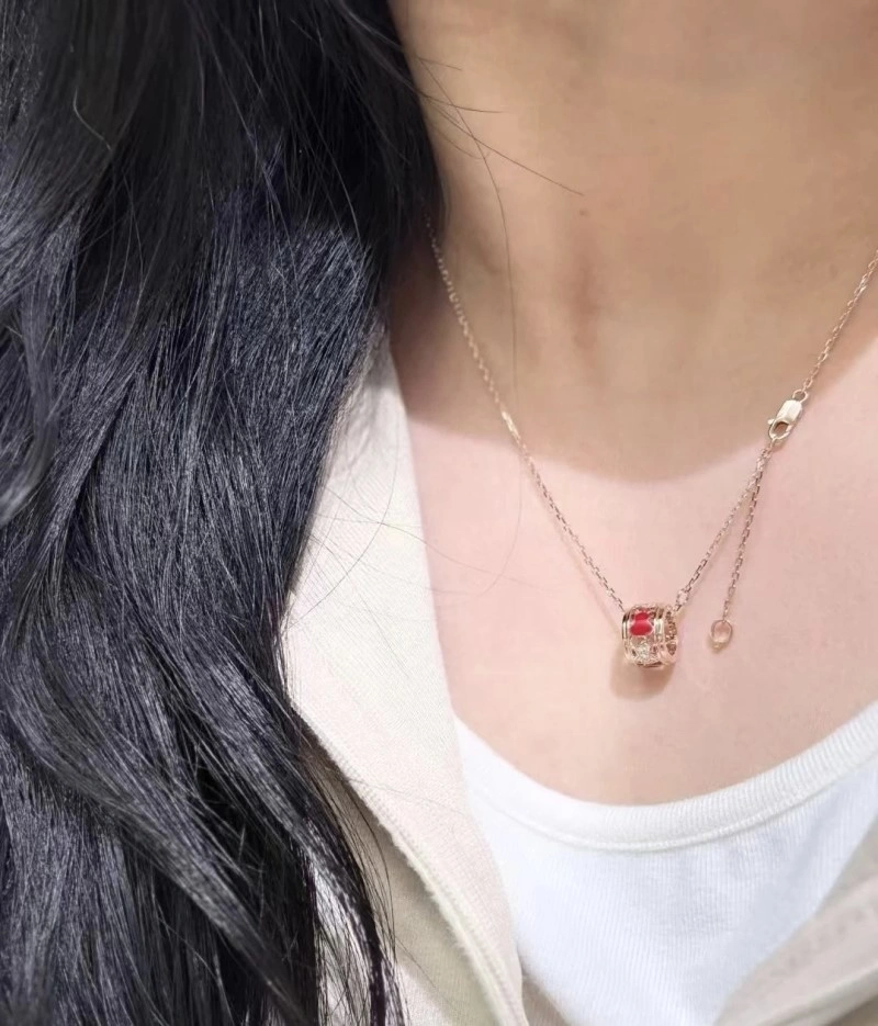 Low-cost Qeelin Necklaces