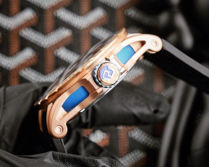 Top mirror ROGER DUBUIS Watches