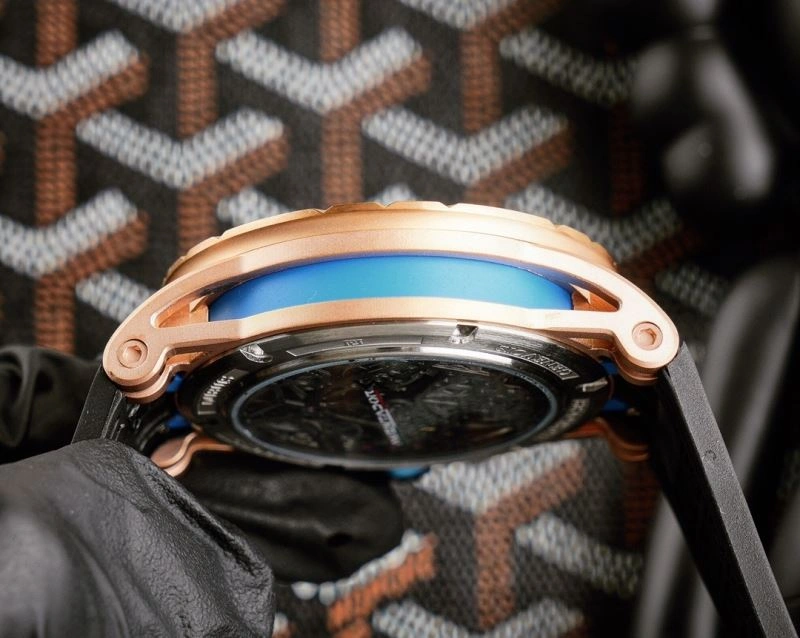 Top mirror ROGER DUBUIS Watches