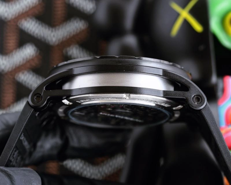 Top mirror ROGER DUBUIS Watches