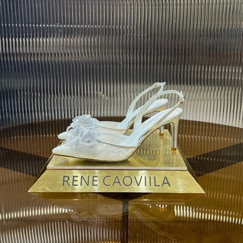 Accurate model Rene Caovilla Sandals