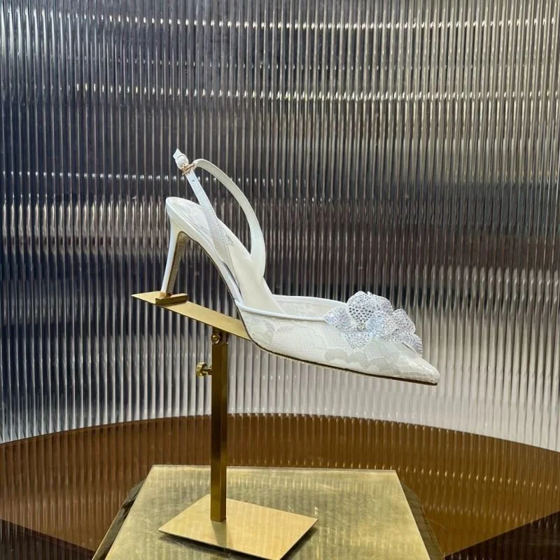Accurate model Rene Caovilla Sandals