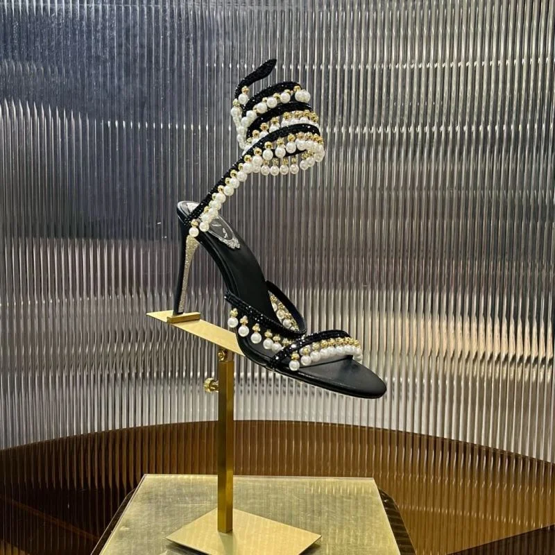 Accurate model Rene Caovilla Sandals