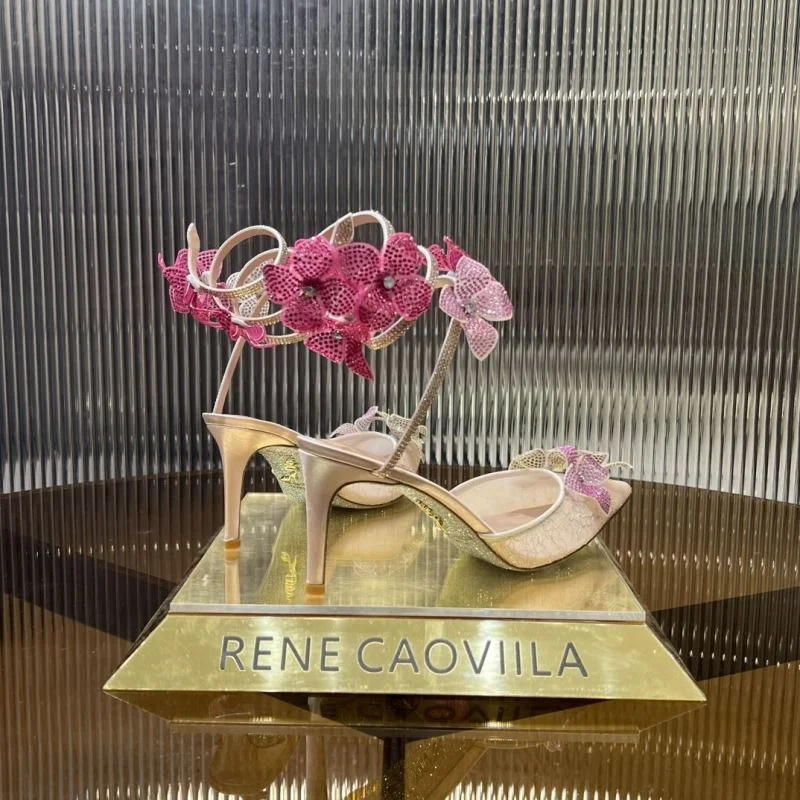 Accurate model Rene Caovilla Sandals