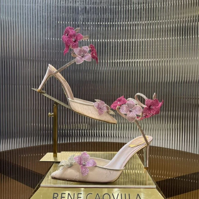 Accurate model Rene Caovilla Sandals