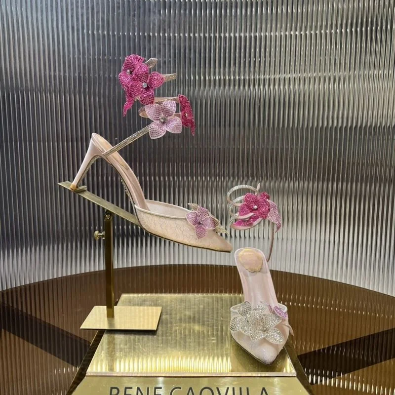 Accurate model Rene Caovilla Sandals