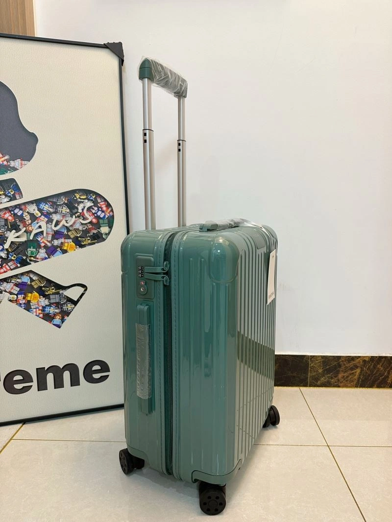 Low-cost Rimowa Suitcase
