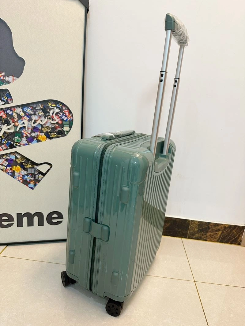Low-cost Rimowa Suitcase