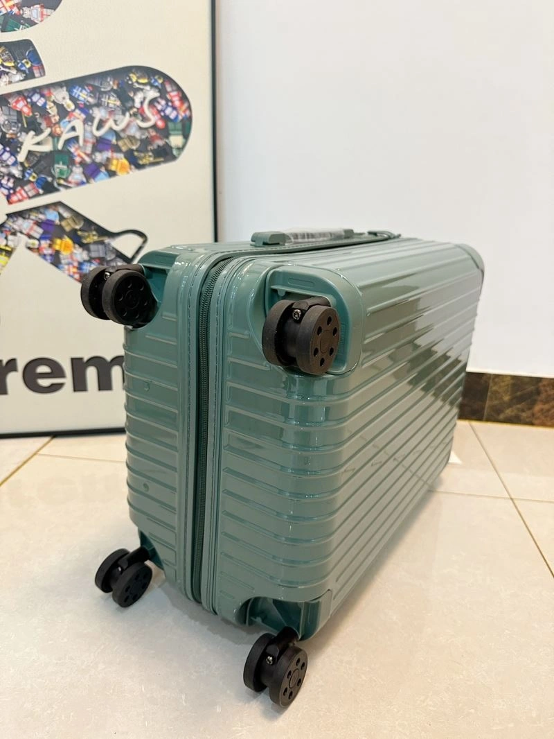 Low-cost Rimowa Suitcase