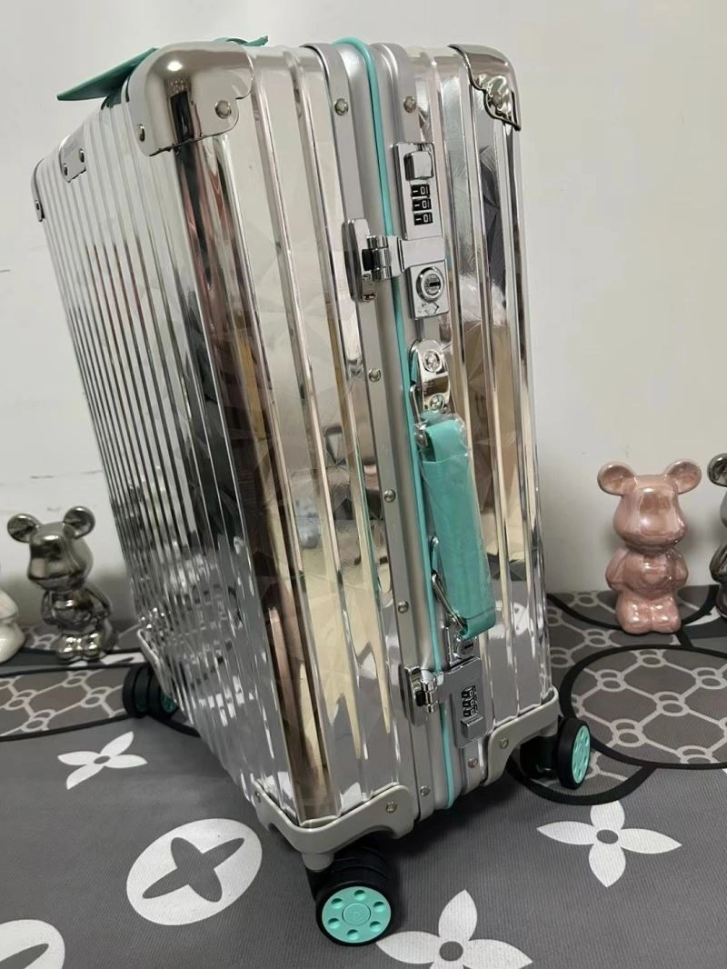 High fidelity Rimowa x Tiffany Suitcase