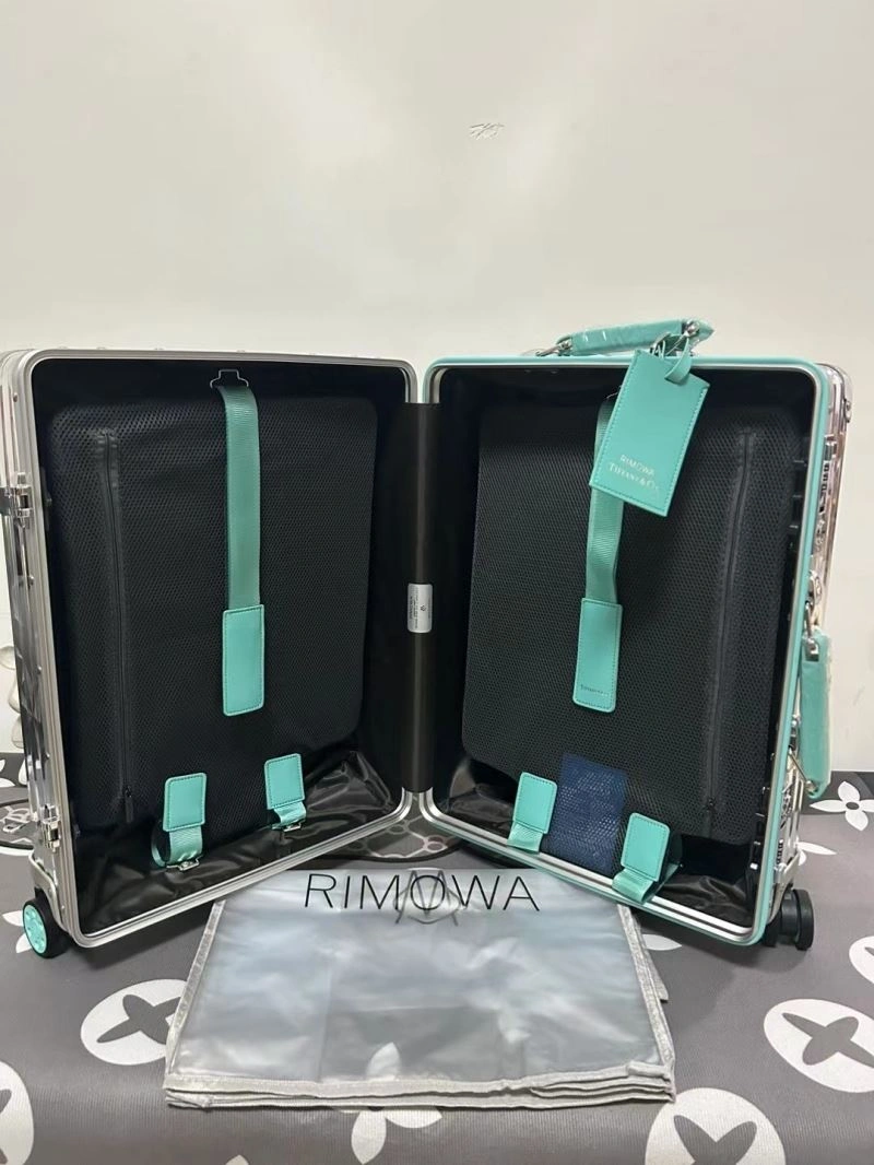 High fidelity Rimowa x Tiffany Suitcase