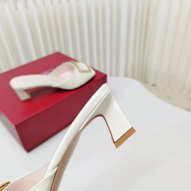 Accurate model Roger Vivier Sandals