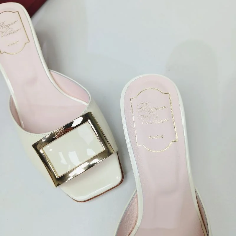 Accurate model Roger Vivier Sandals