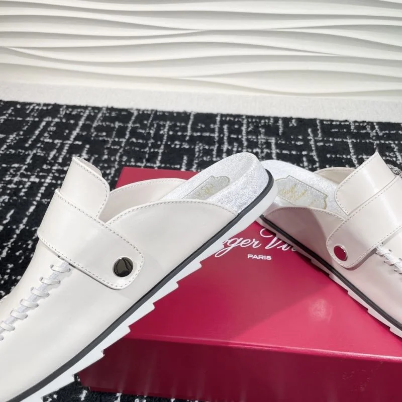 Accurate model Roger Vivier Sandals