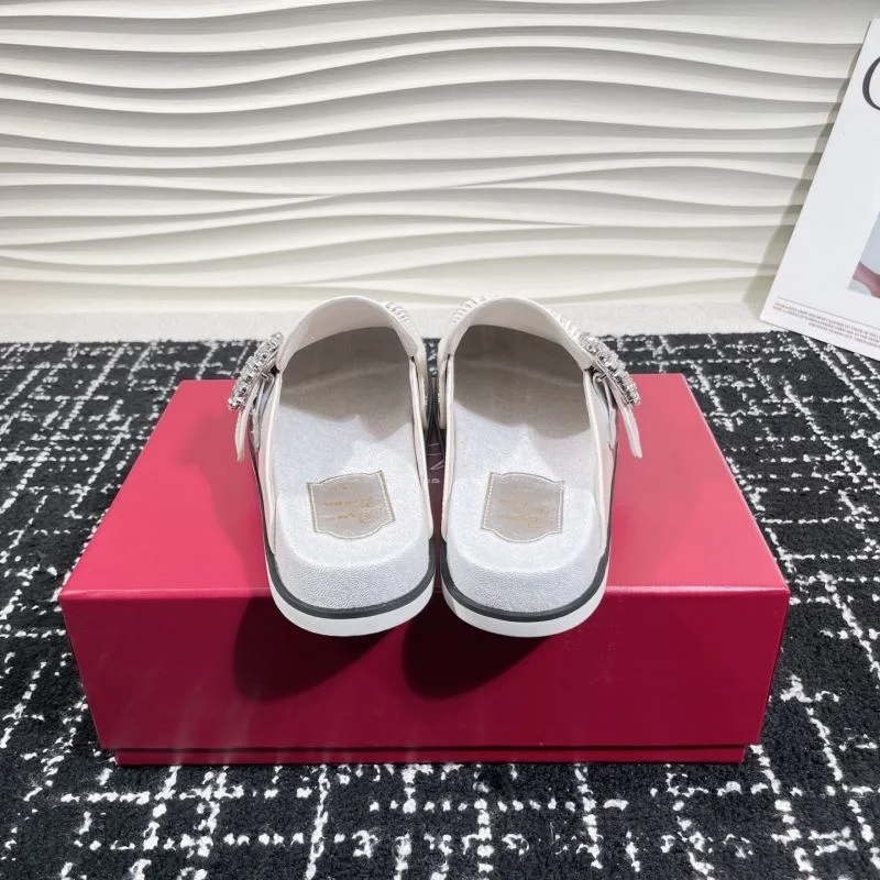 Accurate model Roger Vivier Sandals