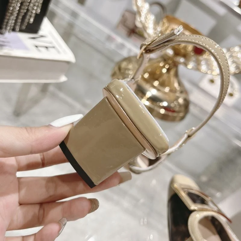 Accurate model Roger Vivier Sandals