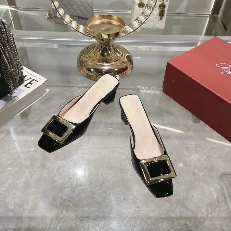 Accurate model Roger Vivier Sandals