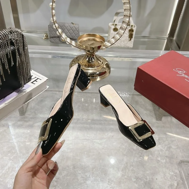 Accurate model Roger Vivier Sandals