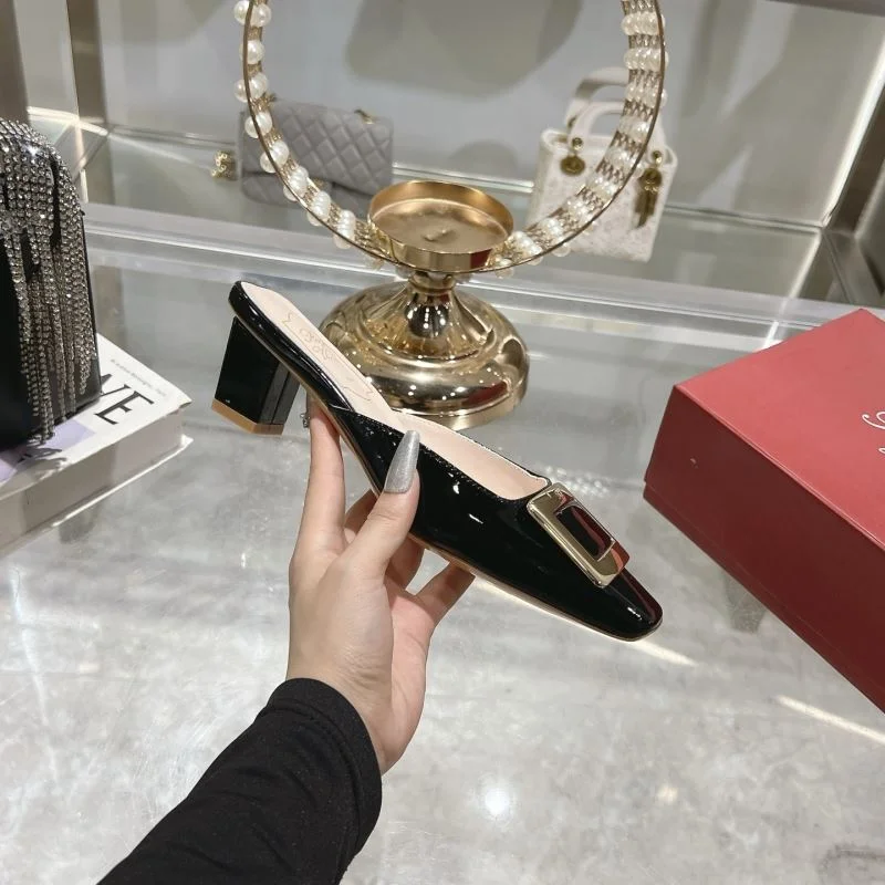Accurate model Roger Vivier Sandals