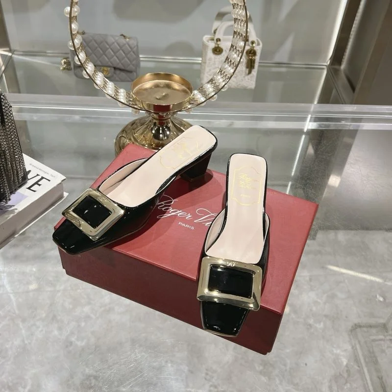 Accurate model Roger Vivier Sandals