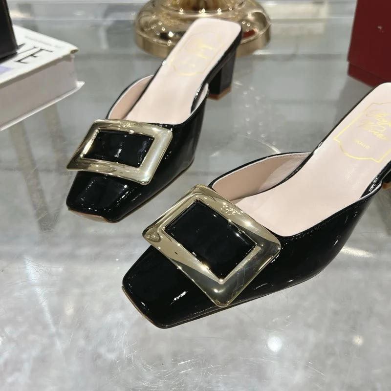 Accurate model Roger Vivier Sandals