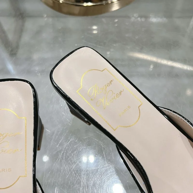 Accurate model Roger Vivier Sandals